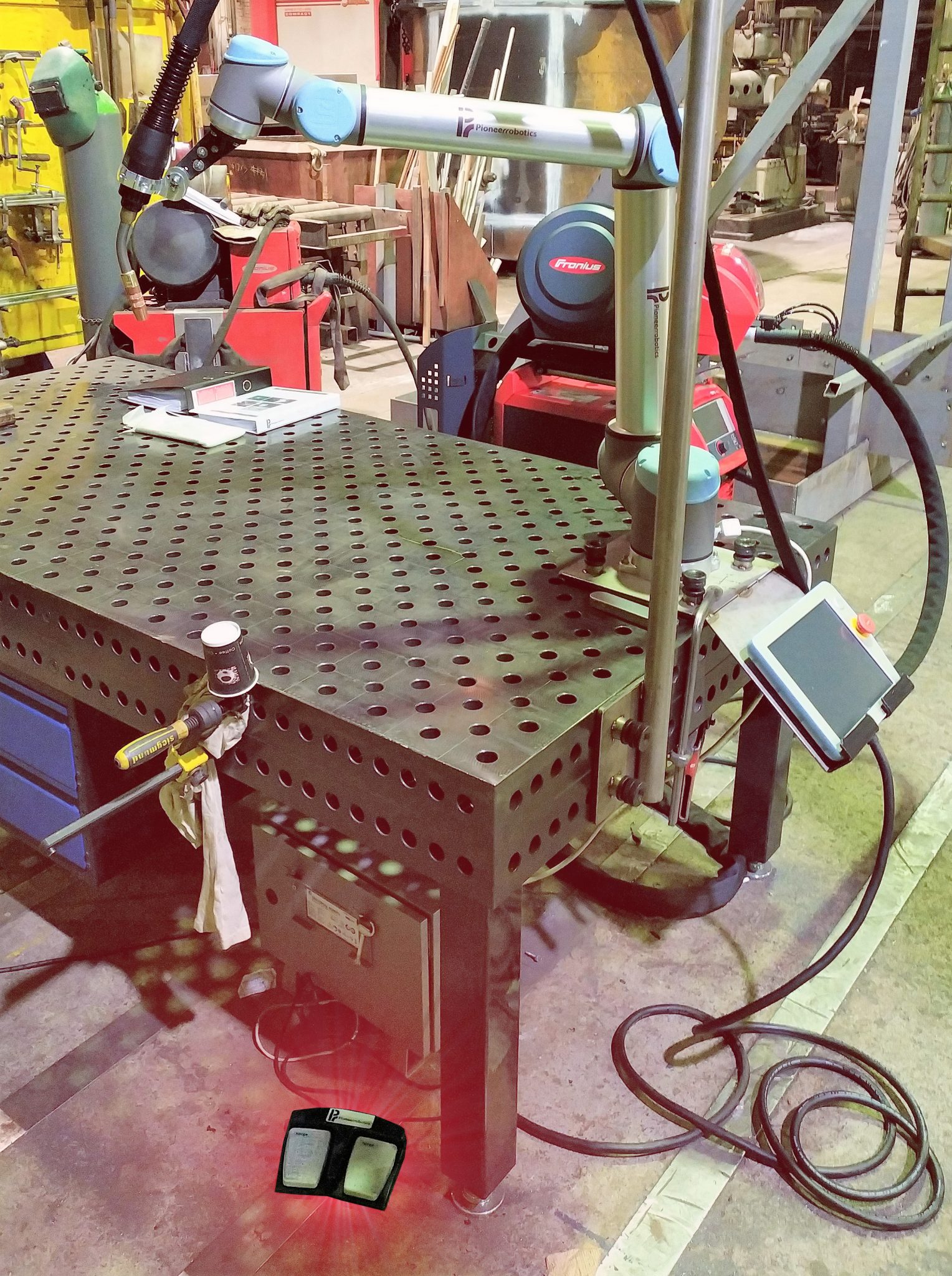 Freedrive Switch for UR Robots – Pioneer Robotics